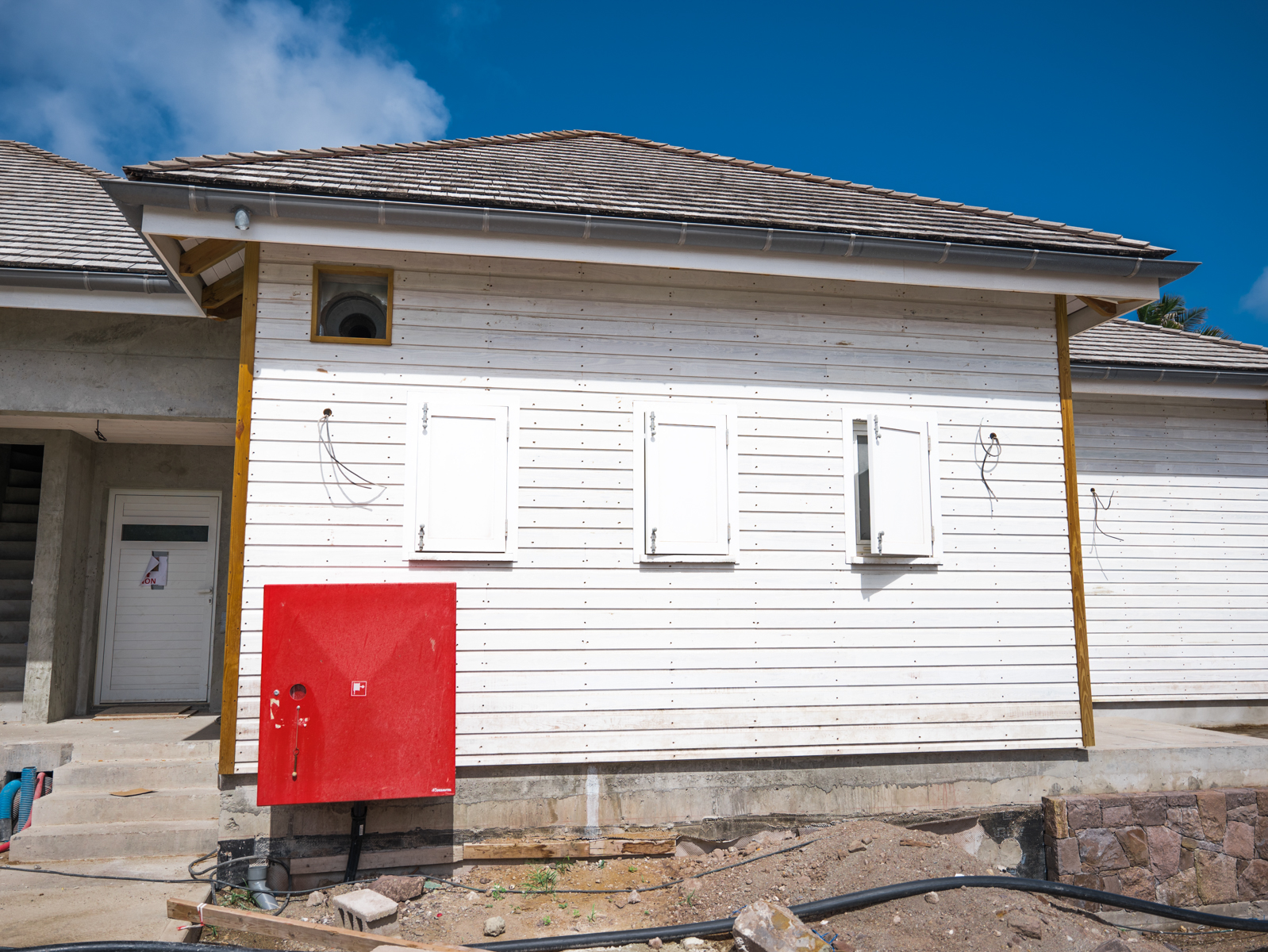 Caribbean style wooden shutters | S.M.P.M Rouxel Travaux