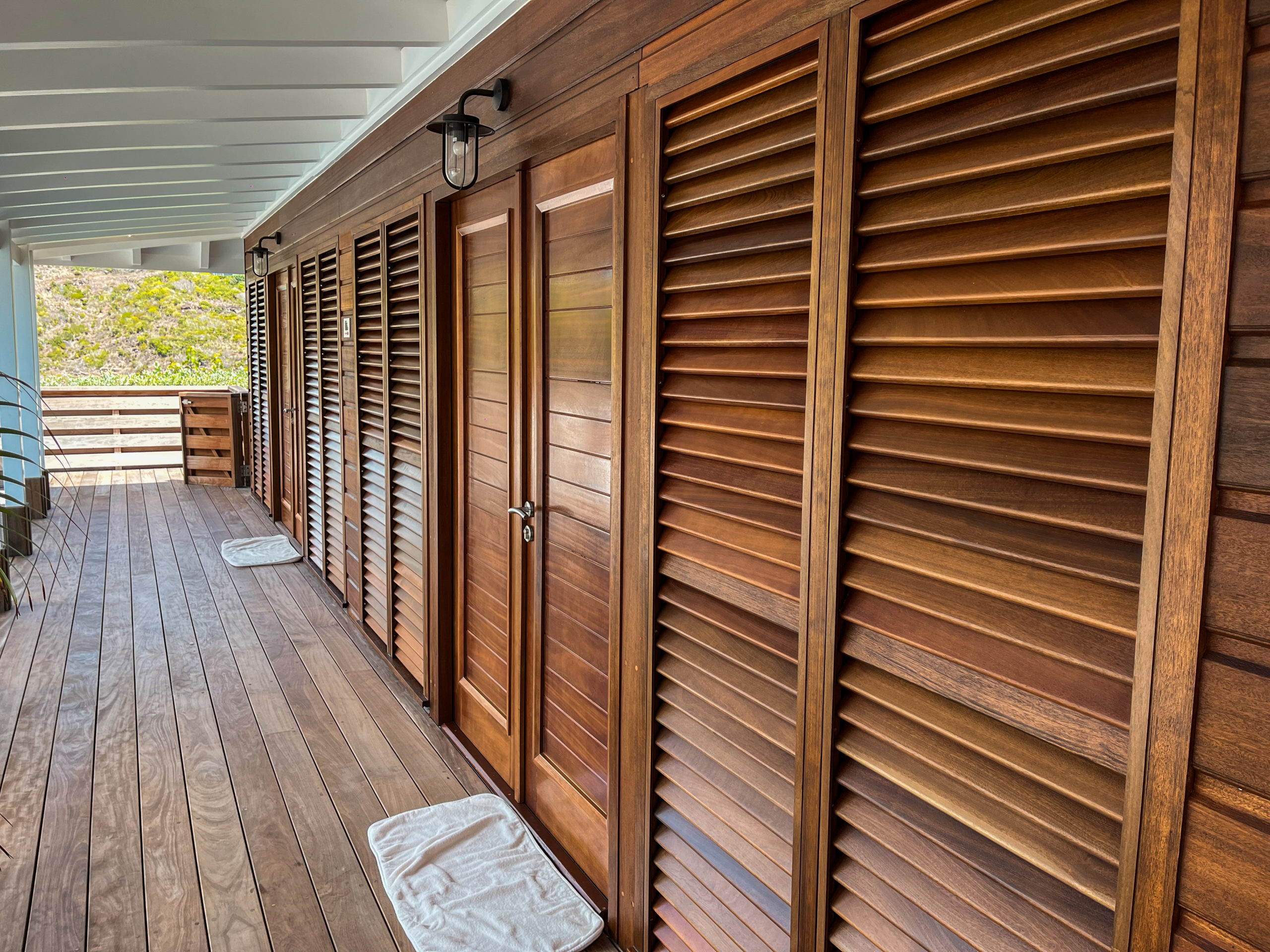 Caribbean Redwood Louvered Doors | S.M.P.M Rouxel Travaux